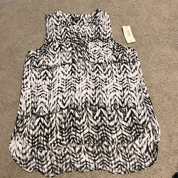 a.n.a | Tops | Nwt Black And White Tank | Poshmark